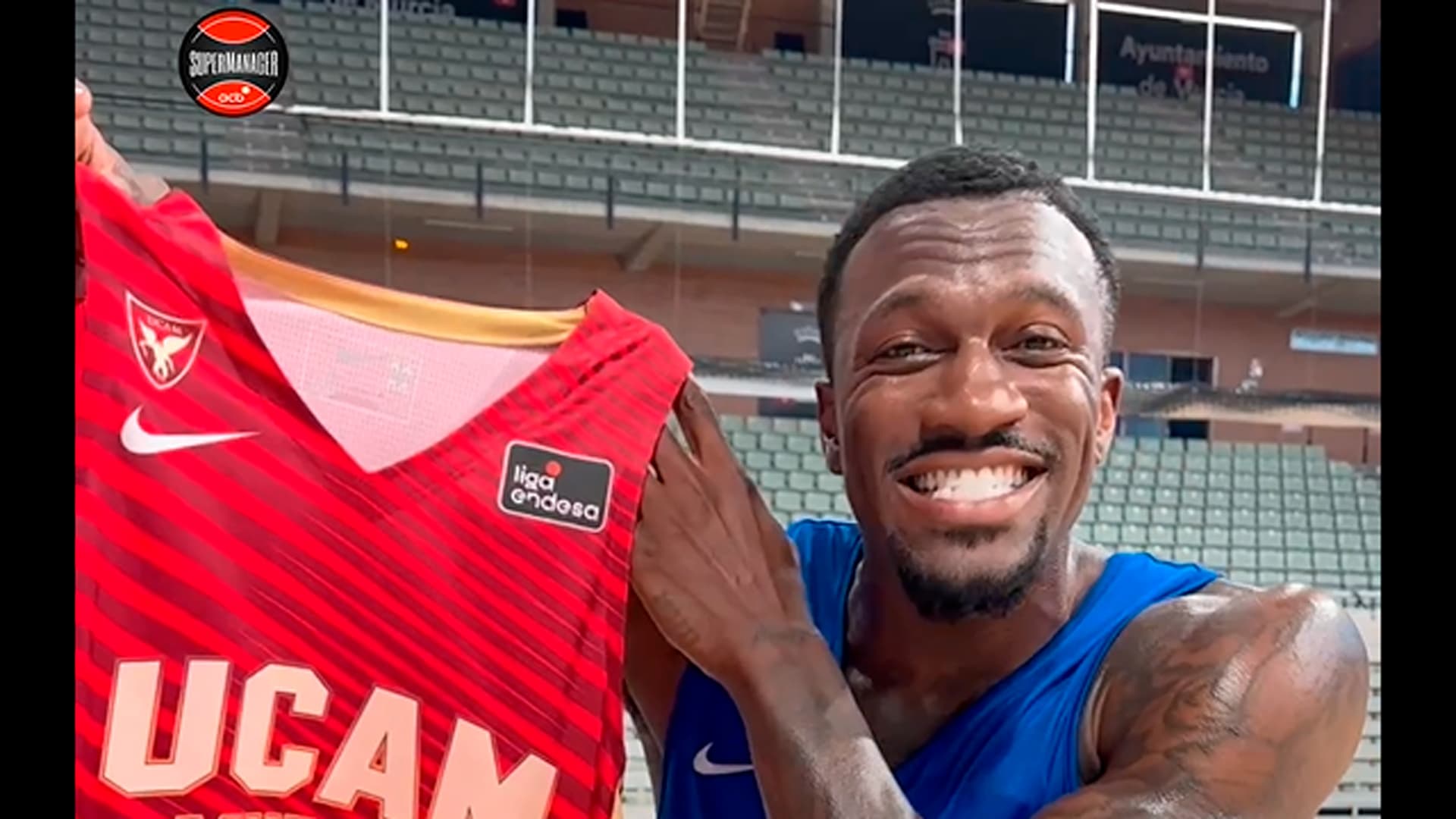 SuperManager: ¡Gana una camiseta firmada por Dylan Ennis! | acb.com